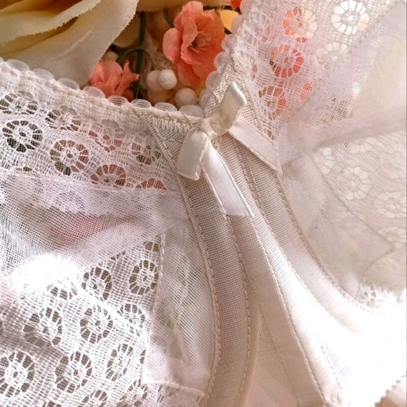 Vintage | Intimates & Sleepwear | Nwt Nos Bali Sno Flake Vintage Bra W ...